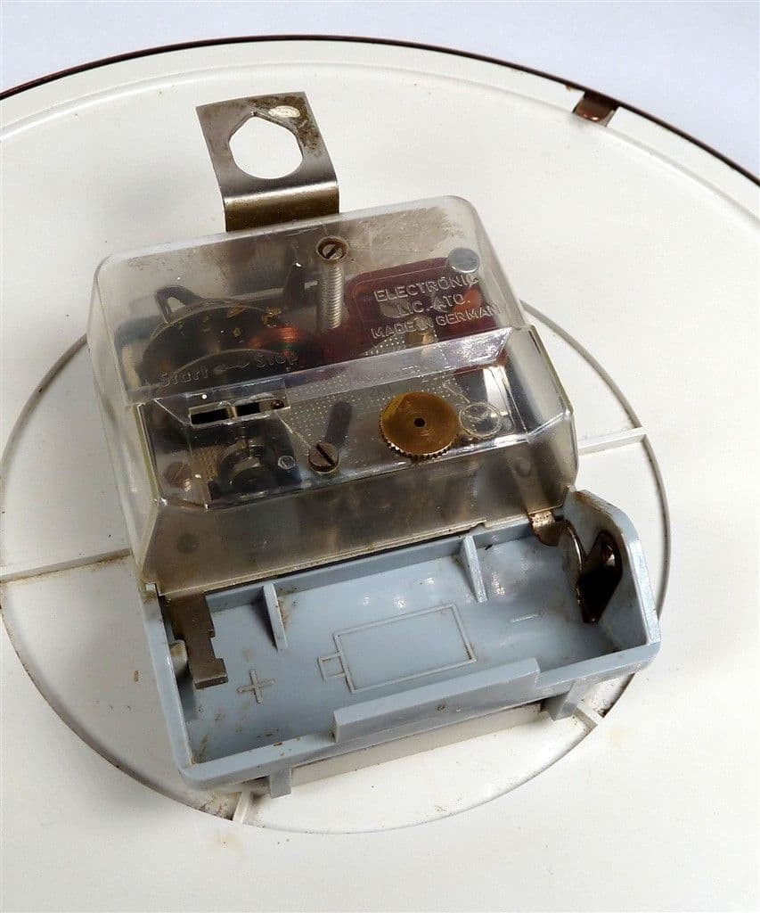 Antique & Vintage Battery Clocks