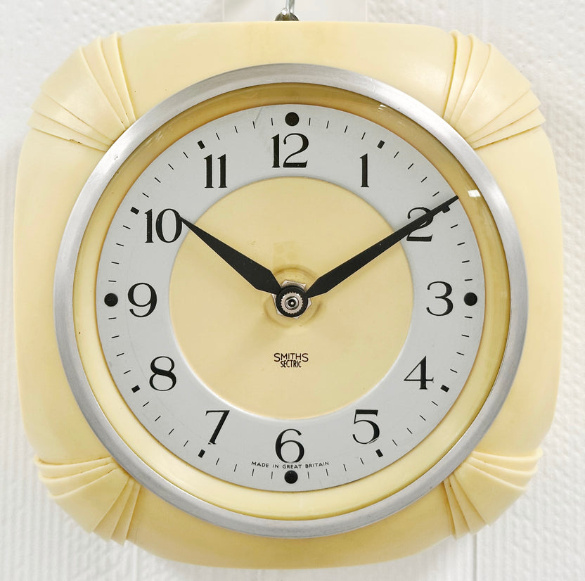 Vintage Smiths Sectric Bakelite Kitchen Battery Wall Clock | Adelaide ...